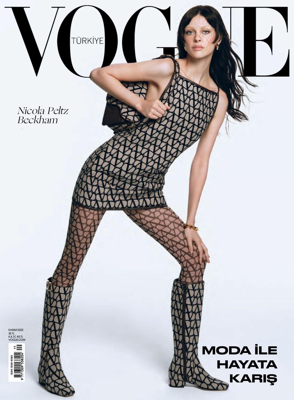 Vogue Türkiye-November 2022 Magazine - Get your Digital Subscription